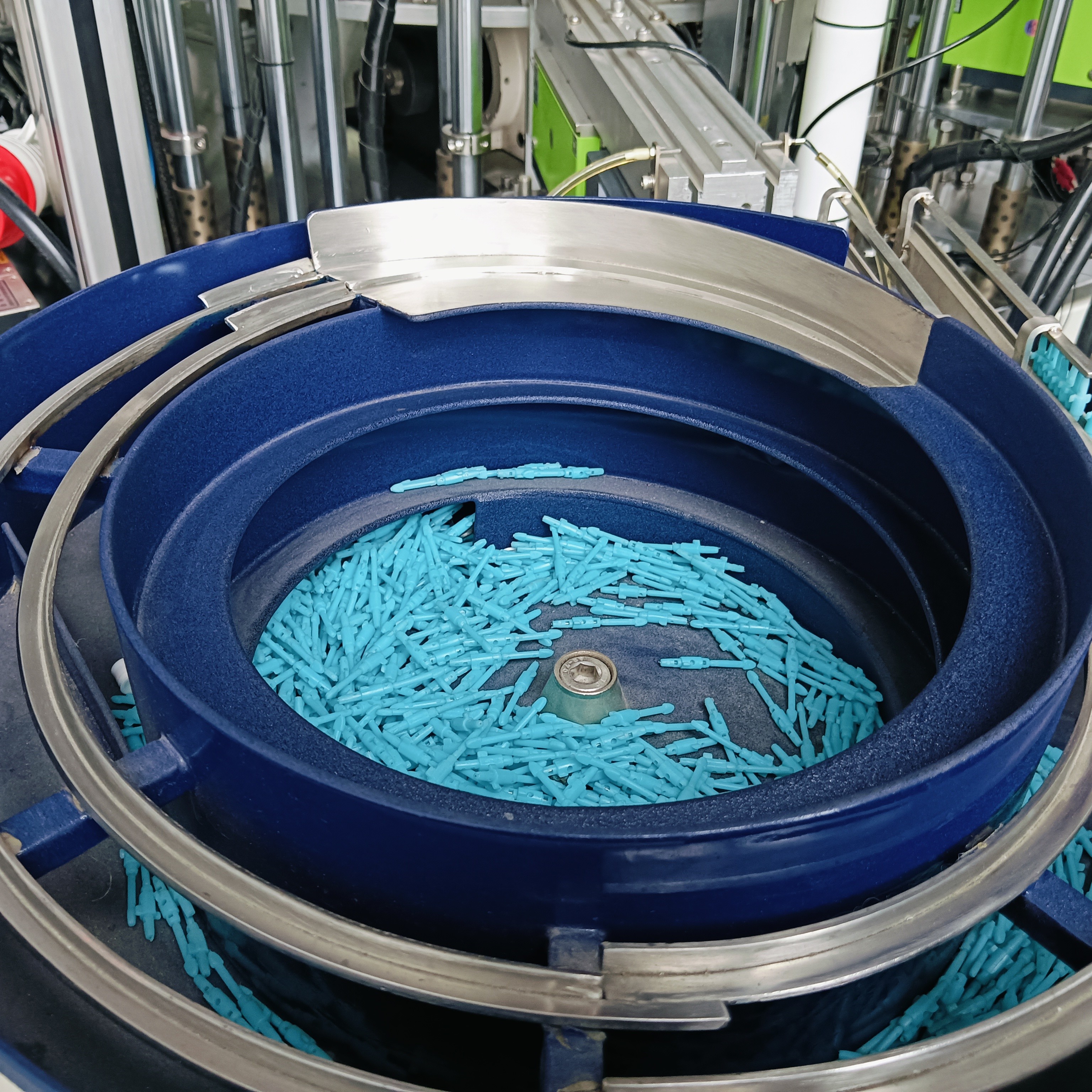 Automated assembly machine for blood collection pens with high ...